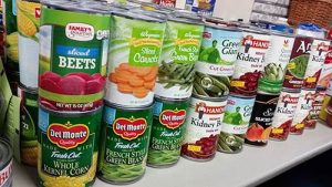 DIY Rotating Canned Food System - Home and Gardening Ideas